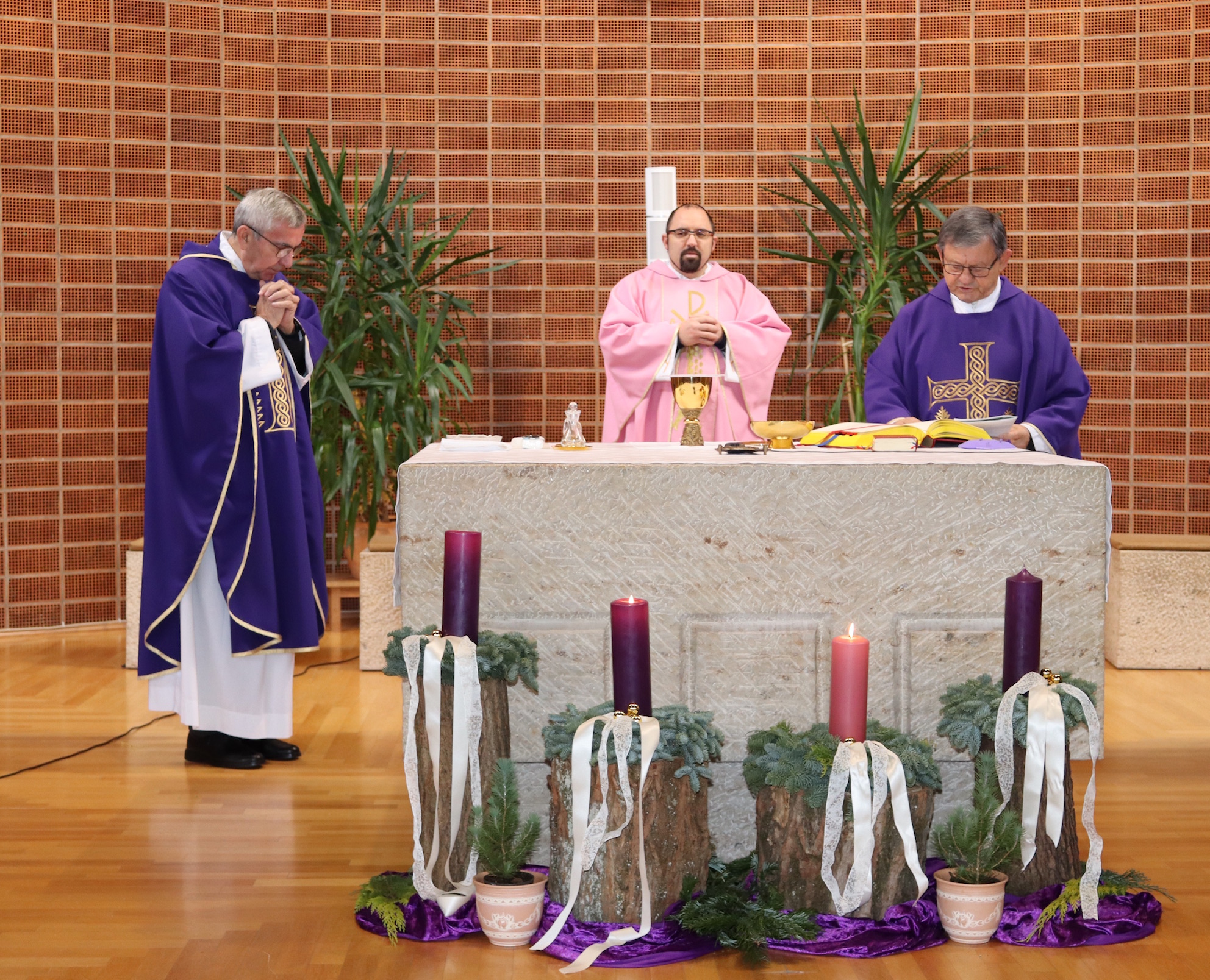 ASCHAFFENBURG: Oproštaj vlč. Ivana Levaka i predstavljanje fra Ivana ...